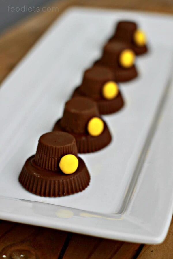 3-Step Chocolate-Peanut Butter Pilgrim Hats for Thanksgiving - Foodlets